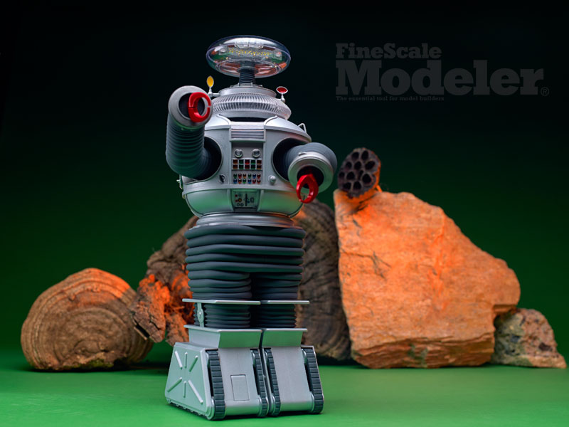 "Lost in Space" Robot B9 from Moebius Models | Finescale Modeler Magazine