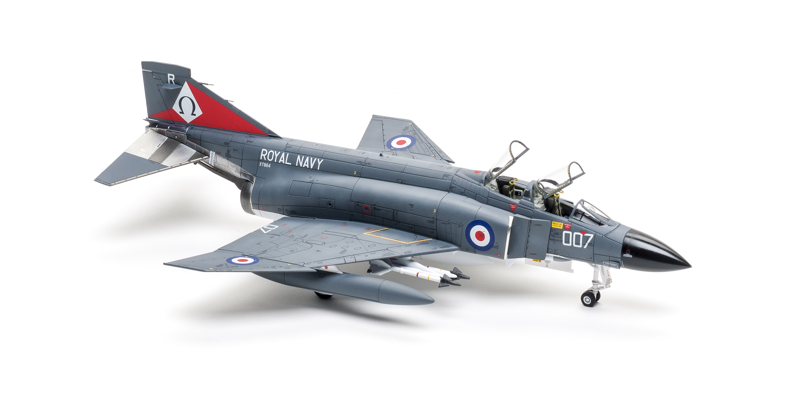 Build review of the Airfix McDonnell Douglas Phantom FG.1 scale model ...