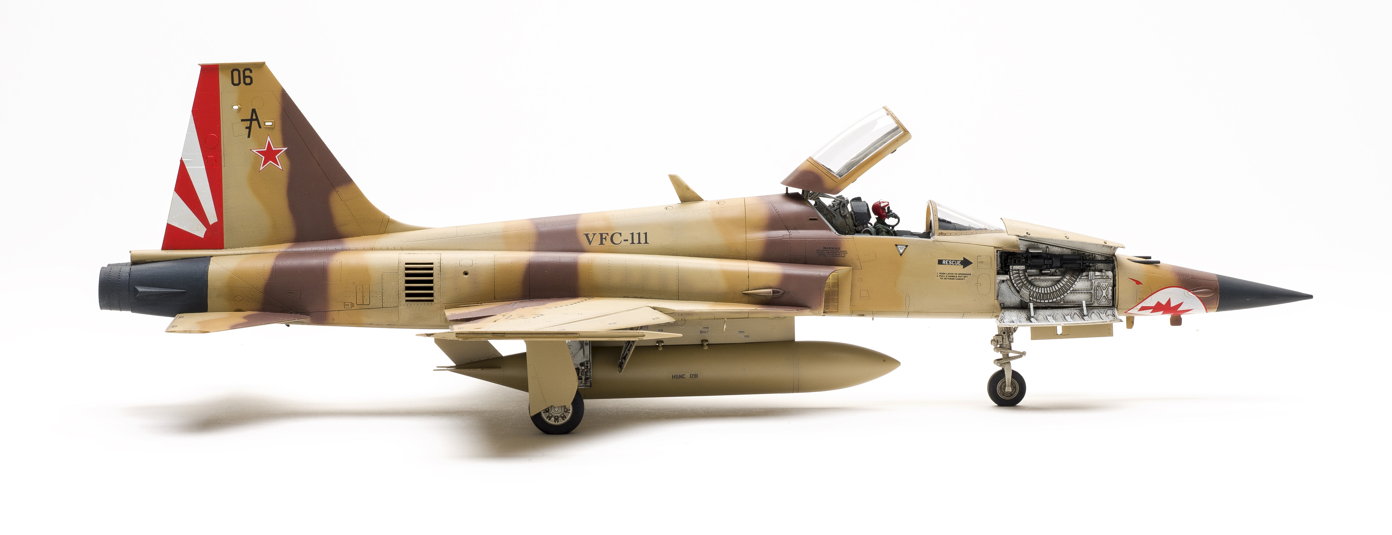 Build review of the Kitty Hawk Northrop F-5E Tiger II scale model kit ...