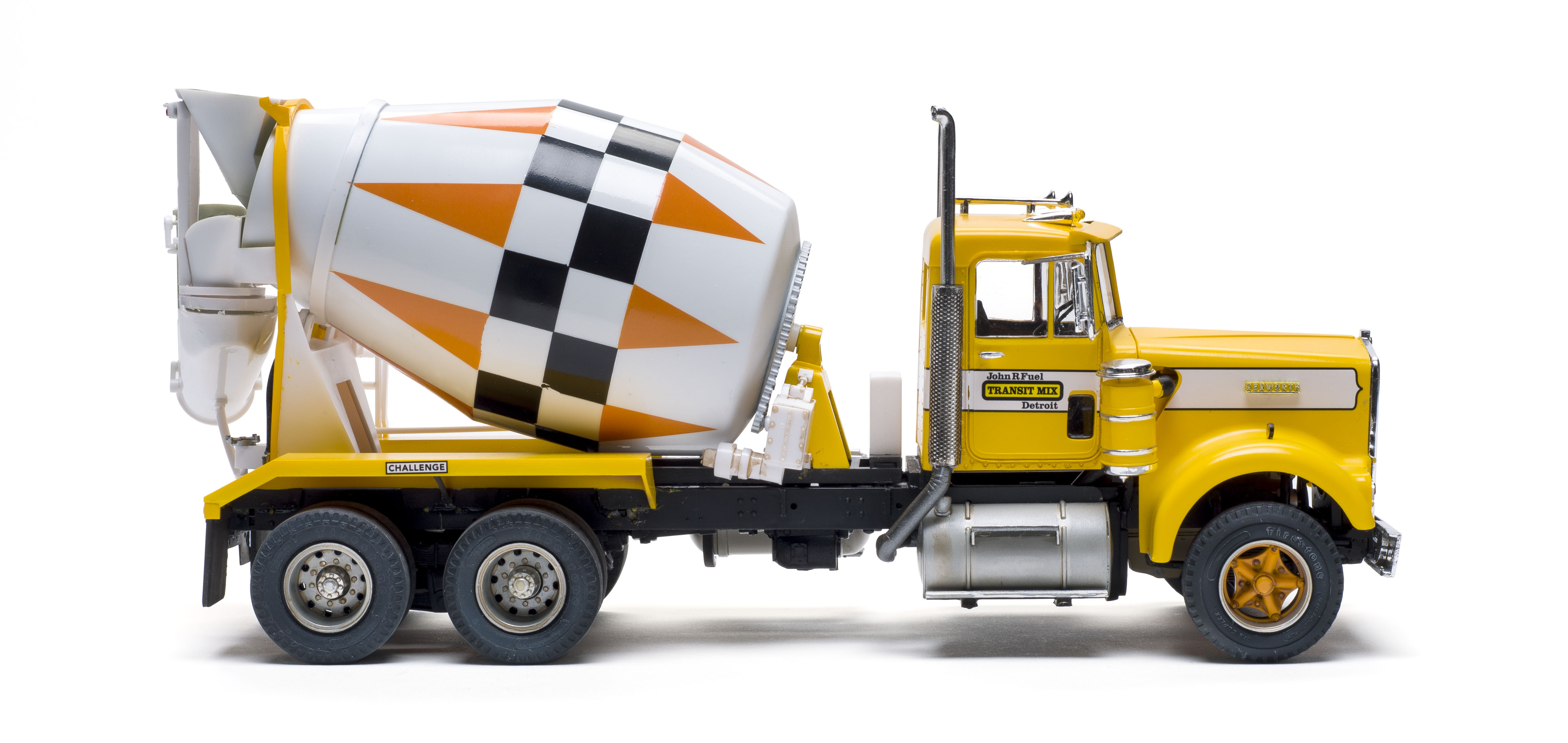 Build review of the AMT Kenworth/Challenger transit mixer scale model ...