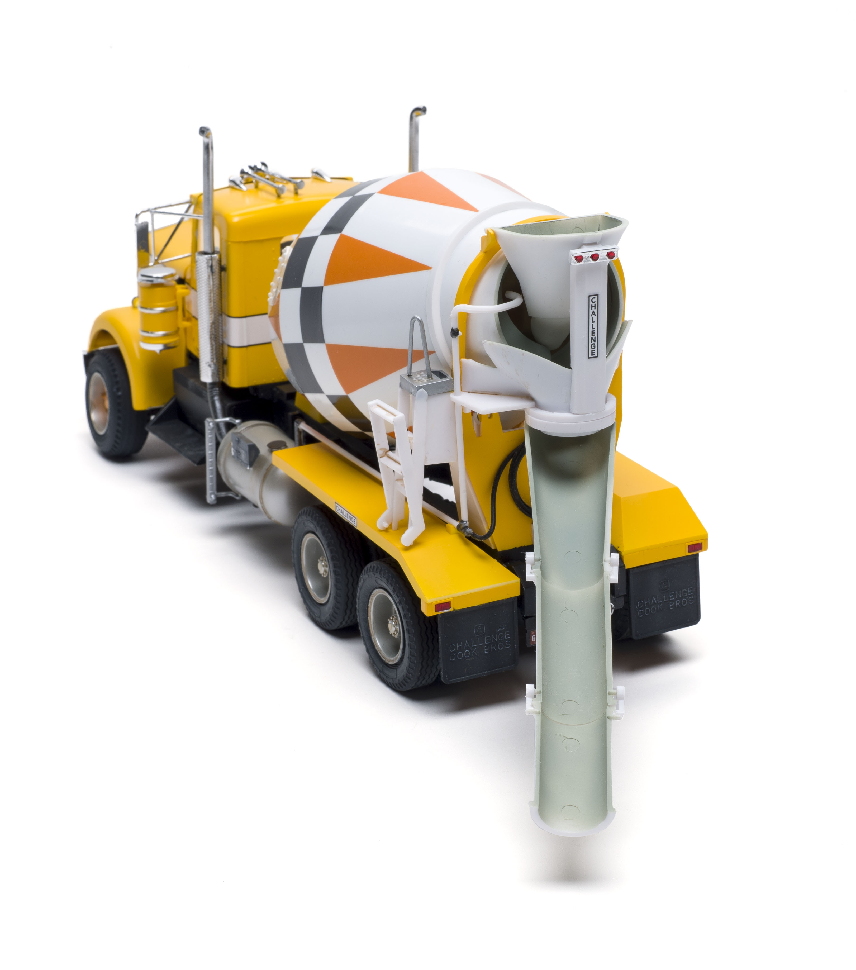 Build review of the AMT Kenworth/Challenger transit mixer scale model ...